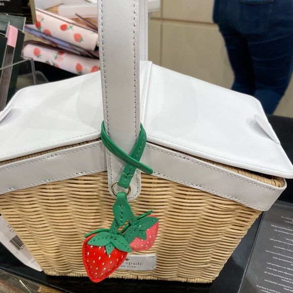 kate spade | Bags | Kate Spade Strawberry Picnicinthepark Straw Basket ...
